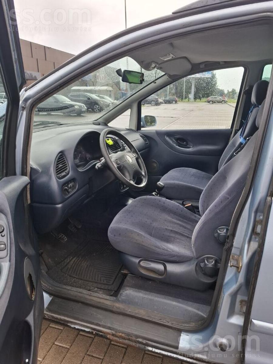 Blue Volkswagen Sharan 1999 in Riga, with an engine capacity of 1.90 L and mileage of 296 thousand km for 900 €, photo 6 on AUTOMOTO.COM.LV