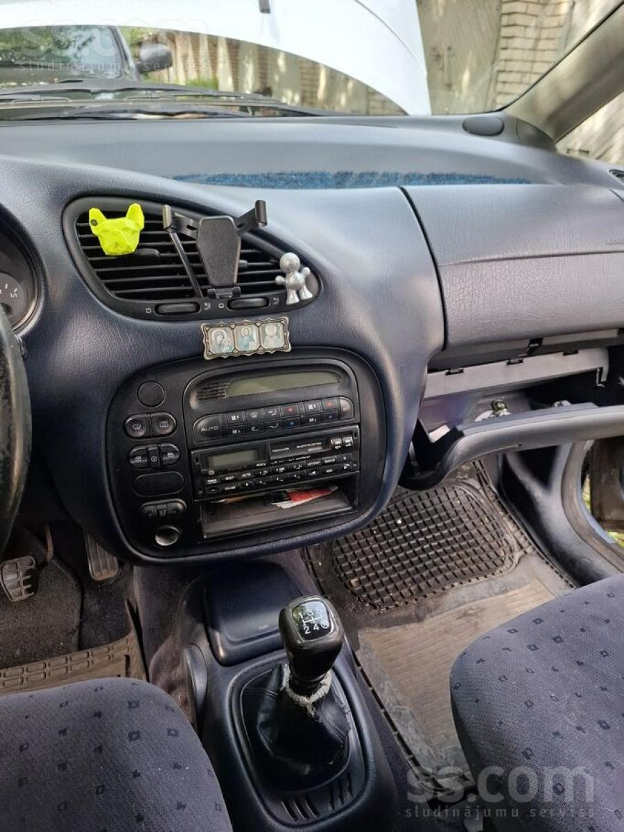 Blue Volkswagen Sharan 1999 in Riga, with an engine capacity of 1.90 L and mileage of 296 thousand km for 900 €, photo 9 on AUTOMOTO.COM.LV