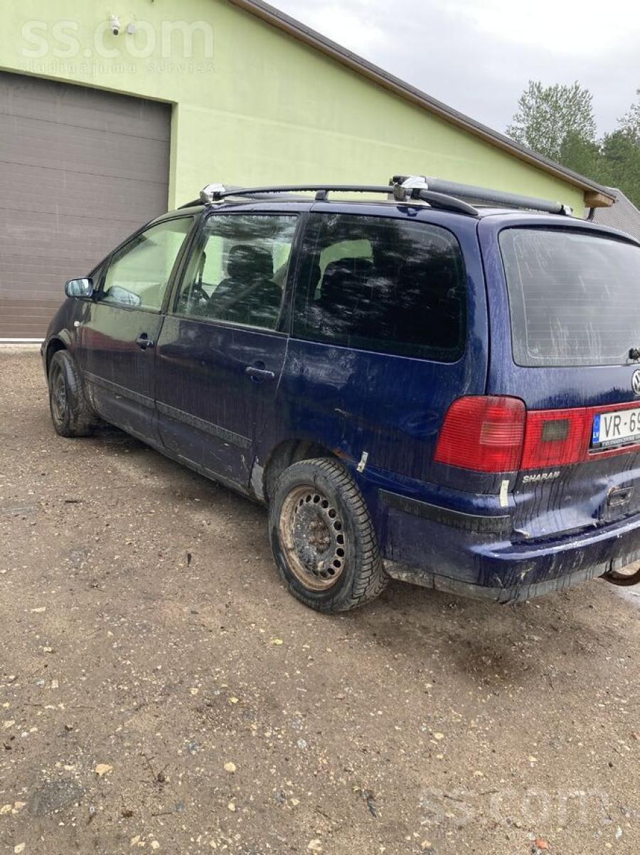 Blue Volkswagen Sharan 2000 in Rezekne, with an engine capacity of 1.90 L and mileage of 431 thousand km for 650 €, photo 5 on AUTOMOTO.COM.LV