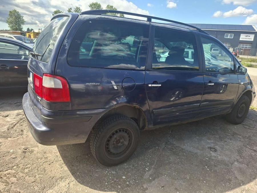 Blue Volkswagen Sharan 2000 in Plunge, with an engine capacity of 1.90 L and mileage of 408 thousand km for 550 €, photo 4 on AUTOMOTO.COM.LV