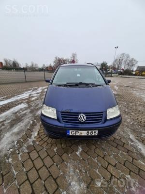 Zils Volkswagen Sharan 2001 Jelgava, ar dzinēja tilpumu 2.00 L un nobraukumu 379 tūkst. km par 2100 €, foto  vietnē AUTOMOTO.COM.LV