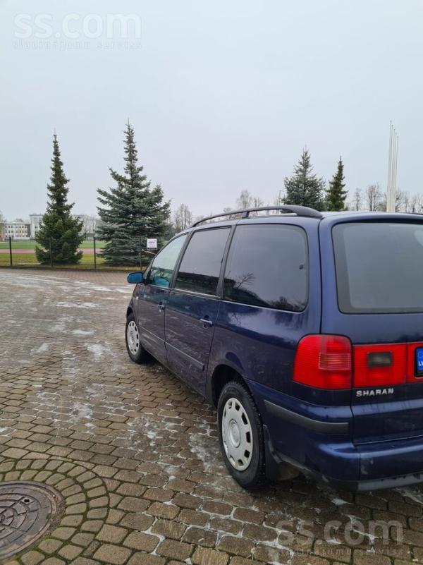 Zils Volkswagen Sharan 2001 Jelgava, ar dzinēja tilpumu 2.00 L un nobraukumu 379 tūkst. km par 2100 €, foto 5 vietnē AUTOMOTO.COM.LV