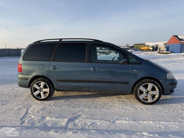 Blue Volkswagen Sharan 2001 in Raseiniai, with an engine capacity of 1.90 L and mileage of 308 thousand km for 1450 €, photo 3 on AUTOMOTO.COM.LV