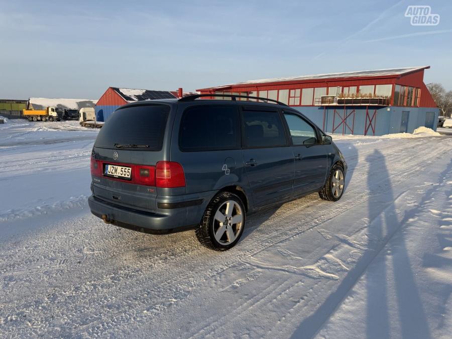 Blue Volkswagen Sharan 2001 in Raseiniai, with an engine capacity of 1.90 L and mileage of 308 thousand km for 1450 €, photo 4 on AUTOMOTO.COM.LV