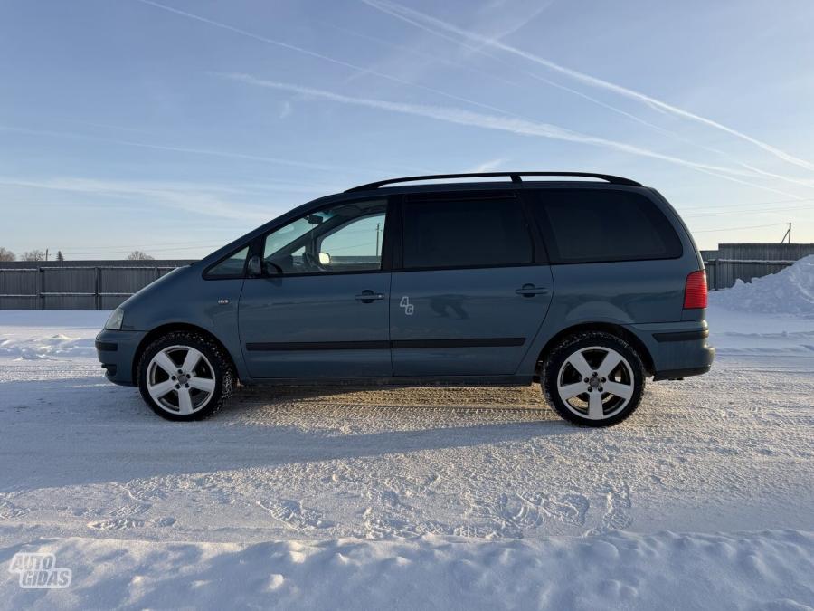 Blue Volkswagen Sharan 2001 in Raseiniai, with an engine capacity of 1.90 L and mileage of 308 thousand km for 1450 €, photo 7 on AUTOMOTO.COM.LV