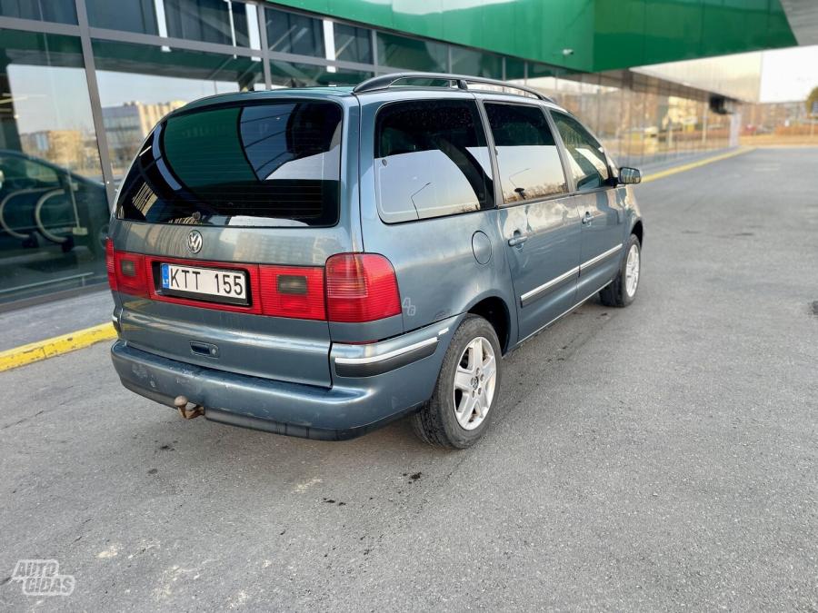 Blue Volkswagen Sharan 2001 in Vilnius, with an engine capacity of 1.90 L and mileage of 309 thousand km for 1700 €, photo 3 on AUTOMOTO.COM.LV