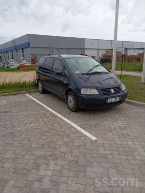 Zils Volkswagen Sharan 2001 Rīga, ar dzinēja tilpumu 2.00 L un nobraukumu 546 tūkst. km par 1550 €, foto  vietnē AUTOMOTO.COM.LV