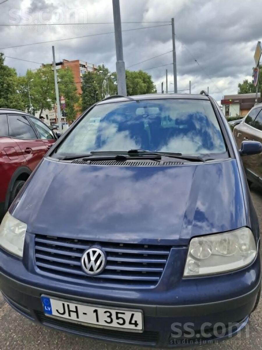 Blue Volkswagen Sharan 2001 in Daugavpils, with an engine capacity of 1.90 L and mileage of 294 thousand km for 1490 €, photo 1 on AUTOMOTO.COM.LV