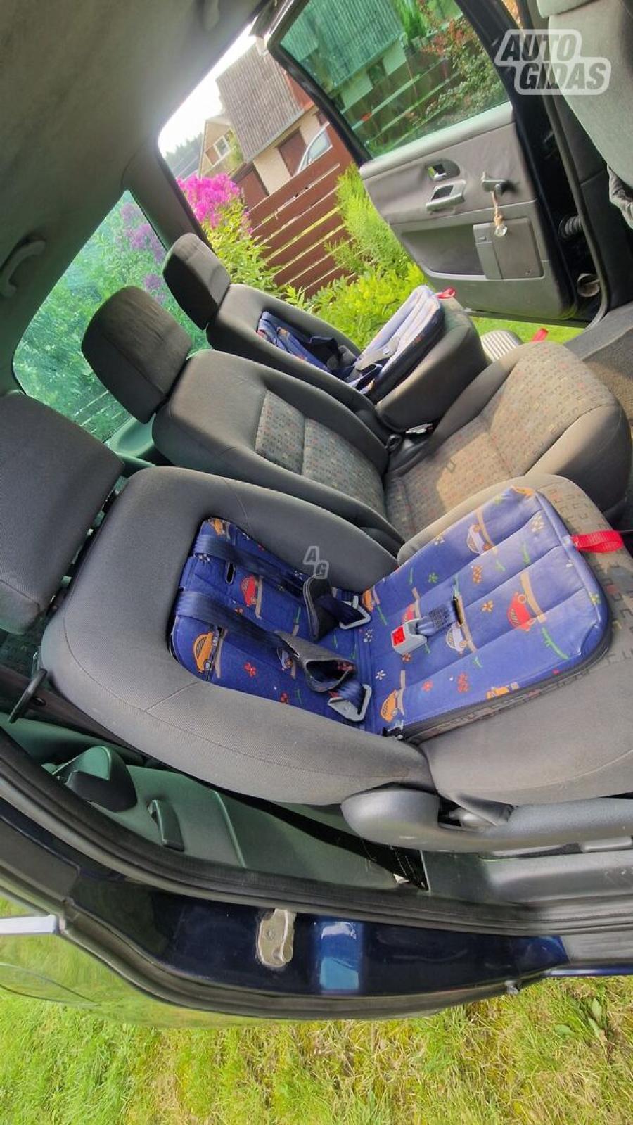 Zils Volkswagen Sharan 2001 Kauņa, ar dzinēja tilpumu 1.90 L un nobraukumu 292 tūkst. km par 1300 €, foto 14 vietnē AUTOMOTO.COM.LV