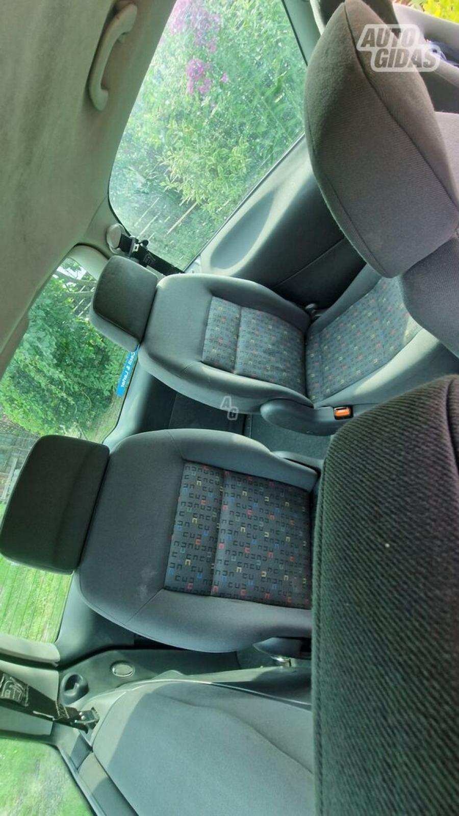 Zils Volkswagen Sharan 2001 Kauņa, ar dzinēja tilpumu 1.90 L un nobraukumu 292 tūkst. km par 1300 €, foto 15 vietnē AUTOMOTO.COM.LV