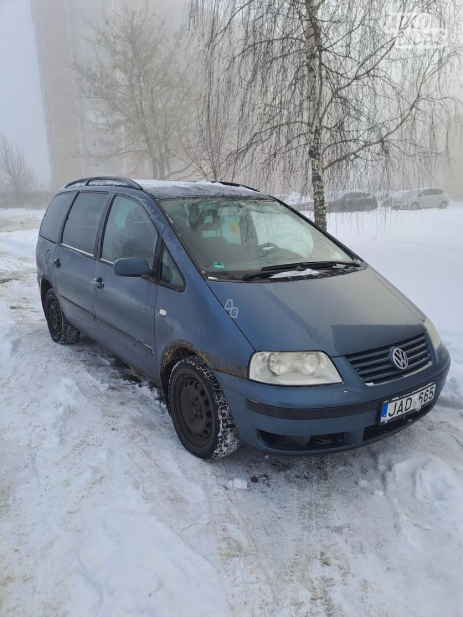 Blue Volkswagen Sharan 2002 in Klaipeda, with an engine capacity of 2.00 L and mileage of 363 thousand km for 750 €, photo 2 on AUTOMOTO.COM.LV
