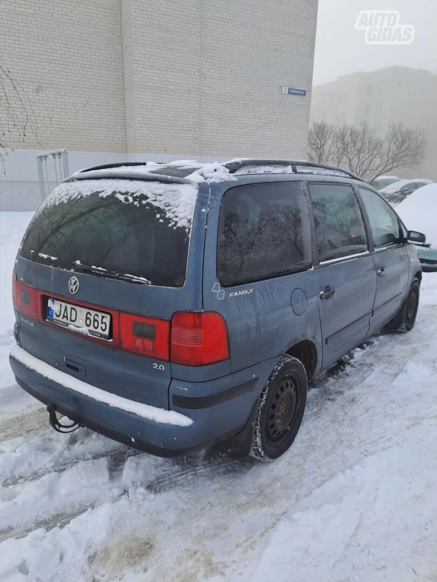Blue Volkswagen Sharan 2002 in Klaipeda, with an engine capacity of 2.00 L and mileage of 363 thousand km for 750 €, photo 3 on AUTOMOTO.COM.LV
