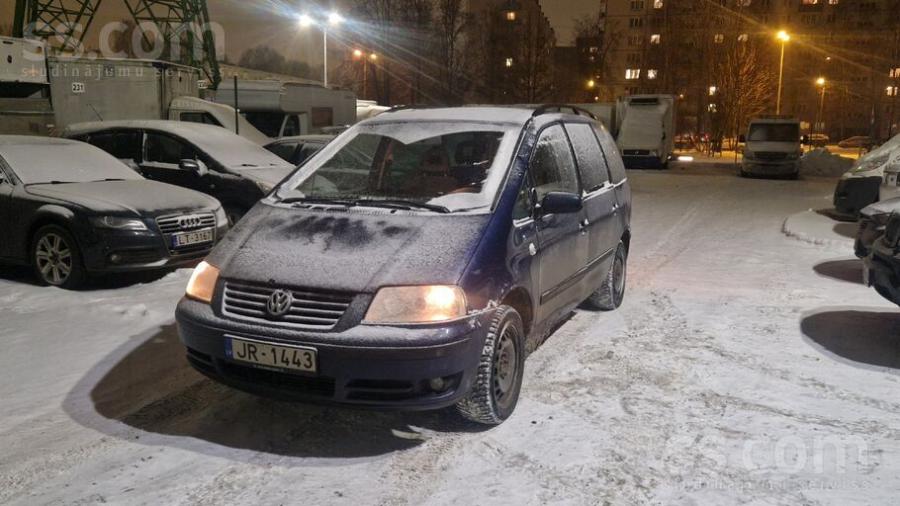 Blue Volkswagen Sharan 2002 in Riga, with an engine capacity of 1.90 L and mileage of 0 thousand km for 1090 €, photo 2 on AUTOMOTO.COM.LV