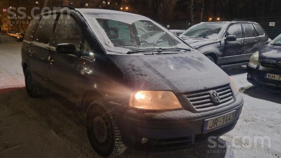 Blue Volkswagen Sharan 2002 in Riga, with an engine capacity of 1.90 L and mileage of 0 thousand km for 1090 €, photo 3 on AUTOMOTO.COM.LV