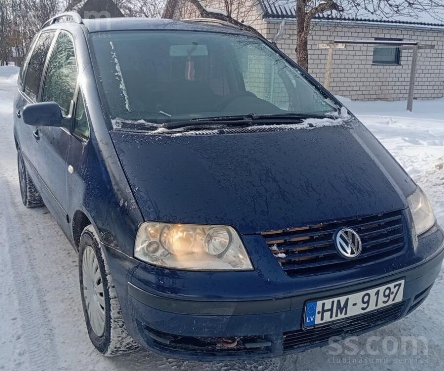 Blue Volkswagen Sharan 2002 in Madona, with an engine capacity of 1.90 L and mileage of 439 thousand km for 1100 €, photo 4 on AUTOMOTO.COM.LV