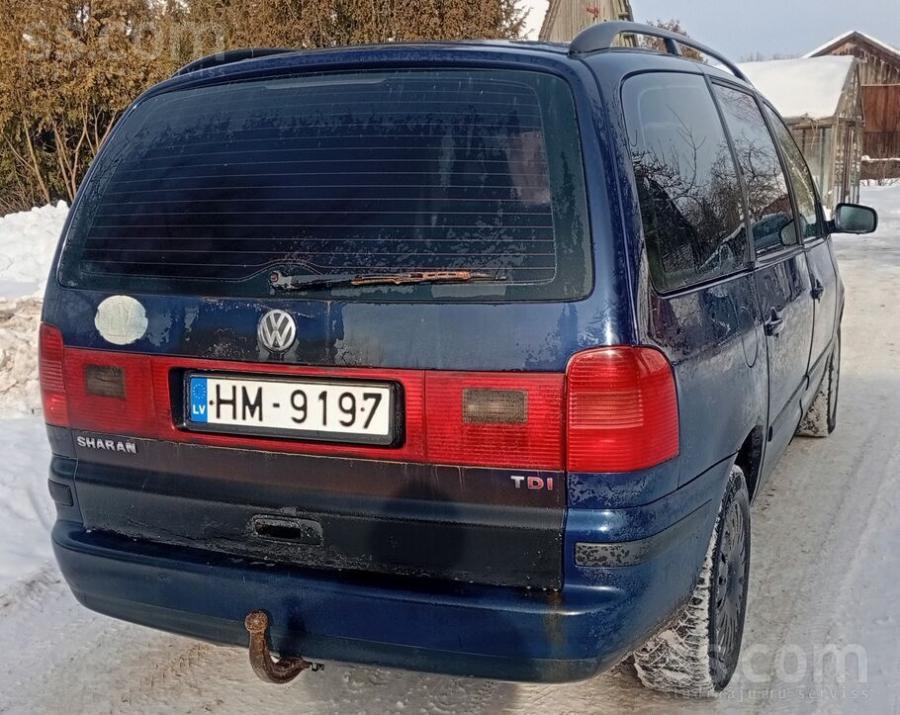 Blue Volkswagen Sharan 2002 in Madona, with an engine capacity of 1.90 L and mileage of 439 thousand km for 1100 €, photo 5 on AUTOMOTO.COM.LV