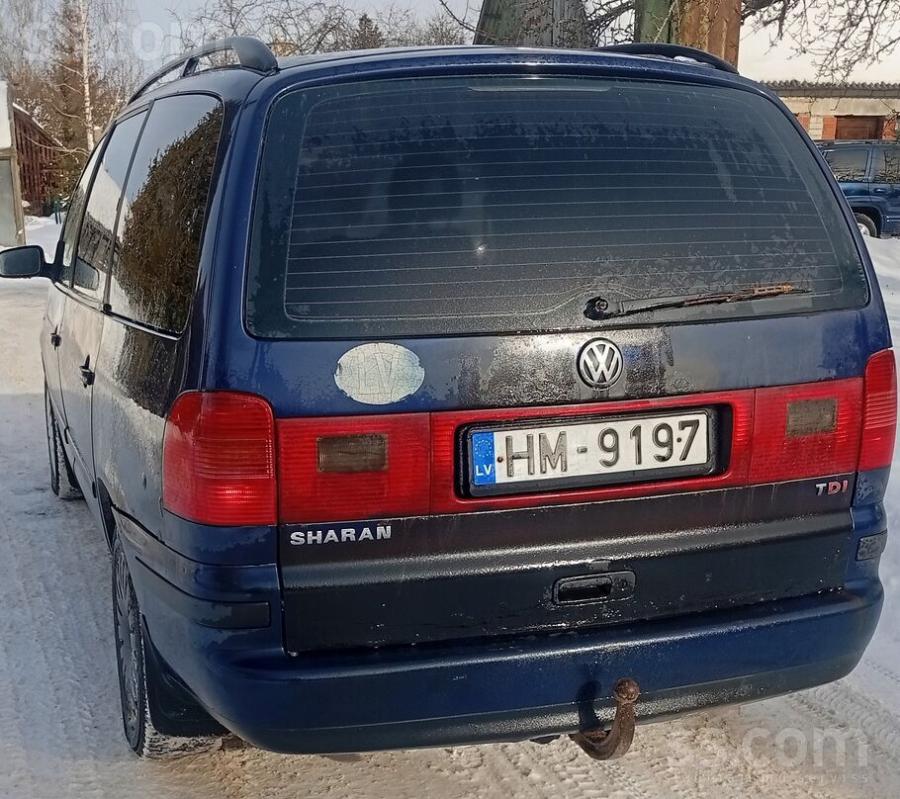 Blue Volkswagen Sharan 2002 in Madona, with an engine capacity of 1.90 L and mileage of 439 thousand km for 1100 €, photo 6 on AUTOMOTO.COM.LV
