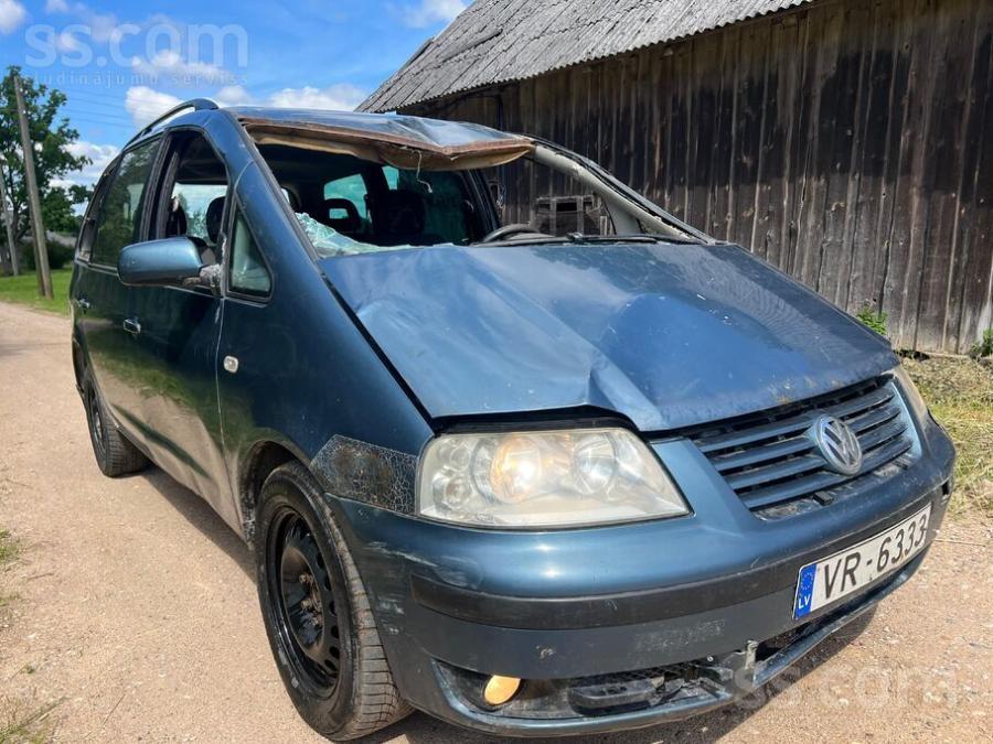 Zils Volkswagen Sharan 2002 Cēsis, ar dzinēja tilpumu 1.90 L un nobraukumu 462 tūkst. km par 380 €, foto 1 vietnē AUTOMOTO.COM.LV