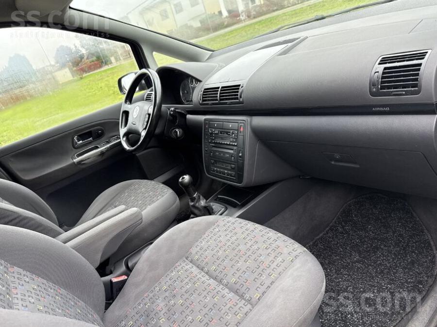 Zils Volkswagen Sharan 2002 Rīga, ar dzinēja tilpumu 1.90 L un nobraukumu 277 tūkst. km par 2450 €, foto 13 vietnē AUTOMOTO.COM.LV
