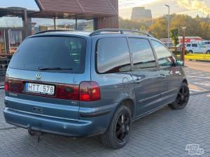 Zils Volkswagen Sharan 2002 Viļņa, ar dzinēja tilpumu 1.90 L un nobraukumu 300 tūkst. km par 1500 €, foto 7 vietnē AUTOMOTO.COM.LV