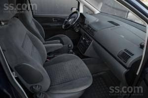 Zils Volkswagen Sharan 2003 Tukums, ar dzinēja tilpumu 1.90 L un nobraukumu 0 tūkst. km par 2500 €, foto 10 vietnē AUTOMOTO.COM.LV