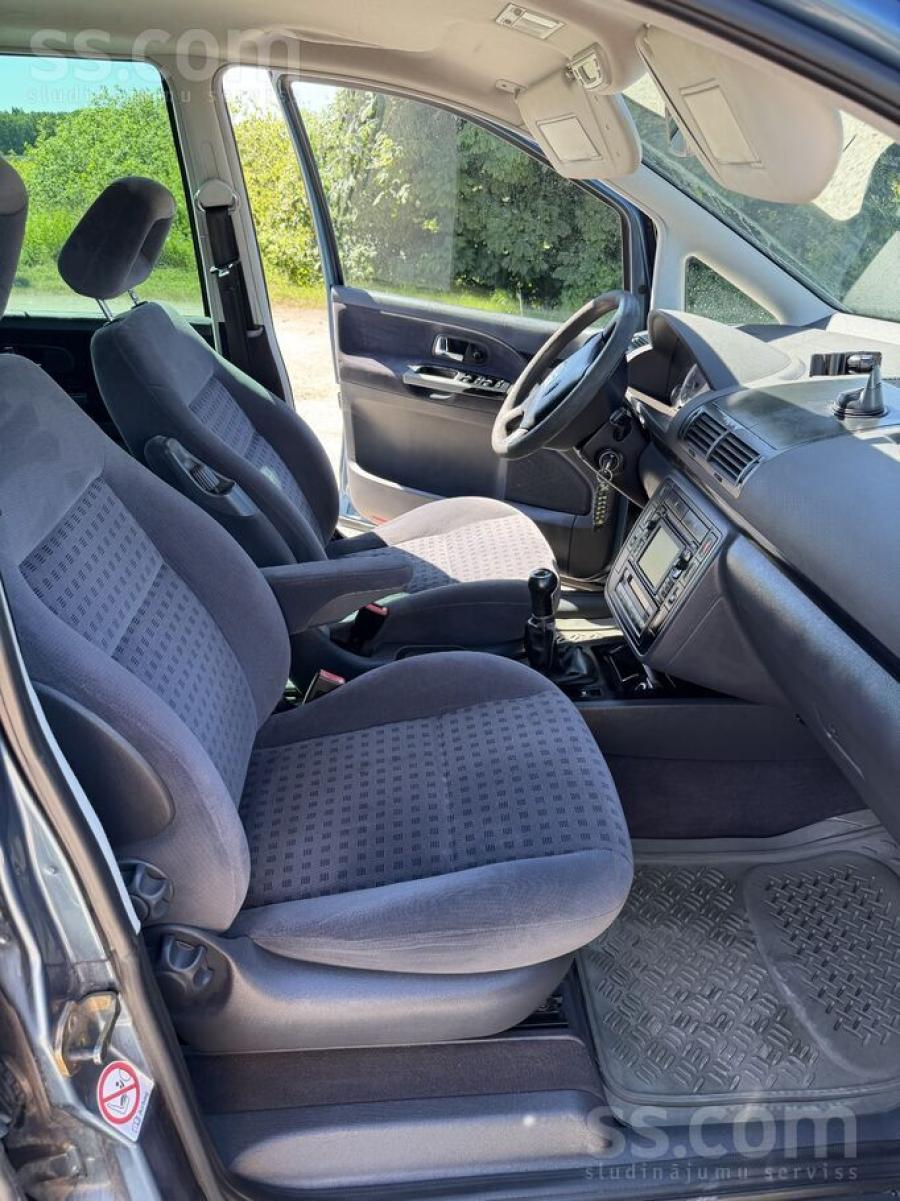 Blue Volkswagen Sharan 2003 in Liepaja, with an engine capacity of 1.80 L and mileage of 241 thousand km for 1595 €, photo 8 on AUTOMOTO.COM.LV
