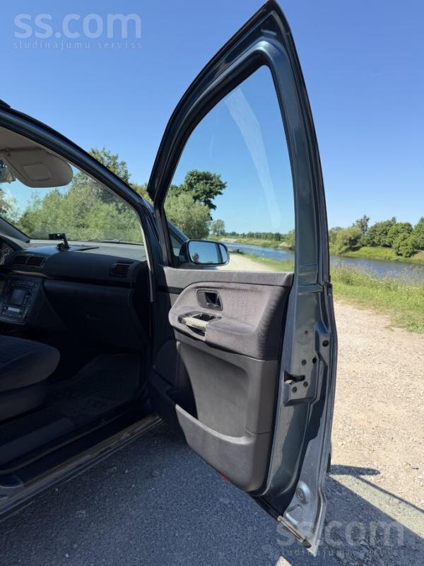 Zils Volkswagen Sharan 2003 Liepāja, ar dzinēja tilpumu 1.80 L un nobraukumu 241 tūkst. km par 1595 €, foto 8 vietnē AUTOMOTO.COM.LV