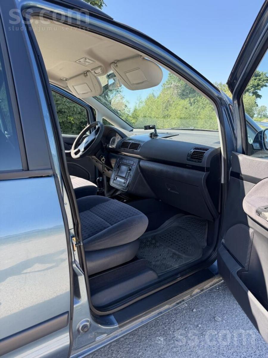 Blue Volkswagen Sharan 2003 in Liepaja, with an engine capacity of 1.80 L and mileage of 241 thousand km for 1595 €, photo 10 on AUTOMOTO.COM.LV