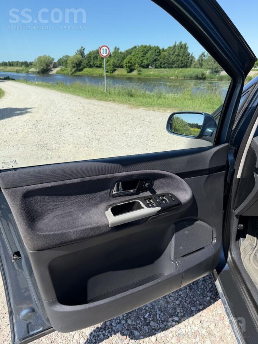 Blue Volkswagen Sharan 2003 in Liepaja, with an engine capacity of 1.80 L and mileage of 241 thousand km for 1595 €, photo 23 on AUTOMOTO.COM.LV