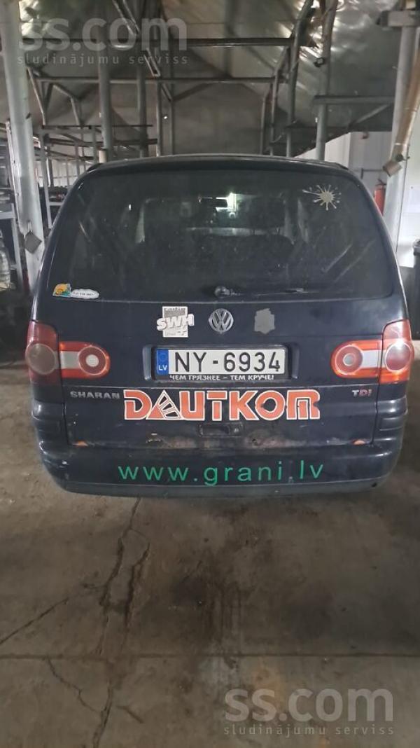 Blue Volkswagen Sharan 2003 in Daugavpils, with an engine capacity of 1.90 L and mileage of 461 thousand km for 400 €, photo 3 on AUTOMOTO.COM.LV