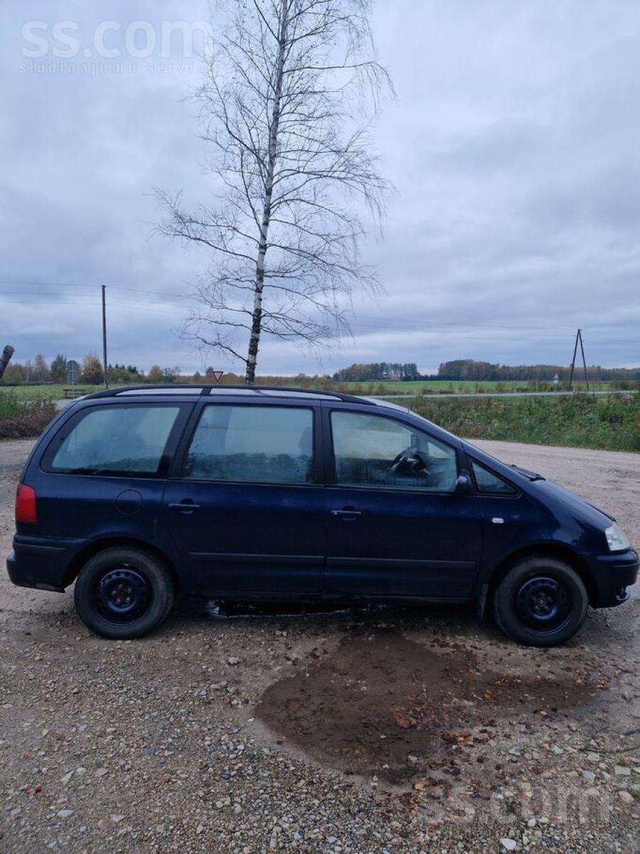 Zils Volkswagen Sharan 2003 Limbaži, ar dzinēja tilpumu 1.90 L un nobraukumu 428 tūkst. km par 700 €, foto 7 vietnē AUTOMOTO.COM.LV