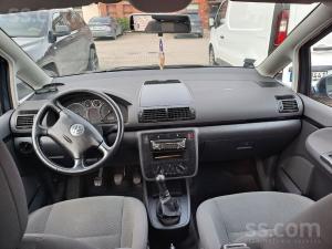 Blue Volkswagen Sharan 2004 in Liepaja, with an engine capacity of 2.00 L and mileage of 284 thousand km for 750 €, photo 8 on AUTOMOTO.COM.LV