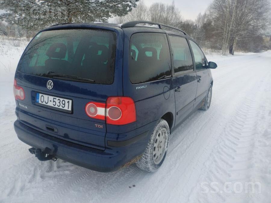 Blue Volkswagen Sharan 2004 in Madona, with an engine capacity of 1.90 L and mileage of 329 thousand km for 2250 €, photo 4 on AUTOMOTO.COM.LV