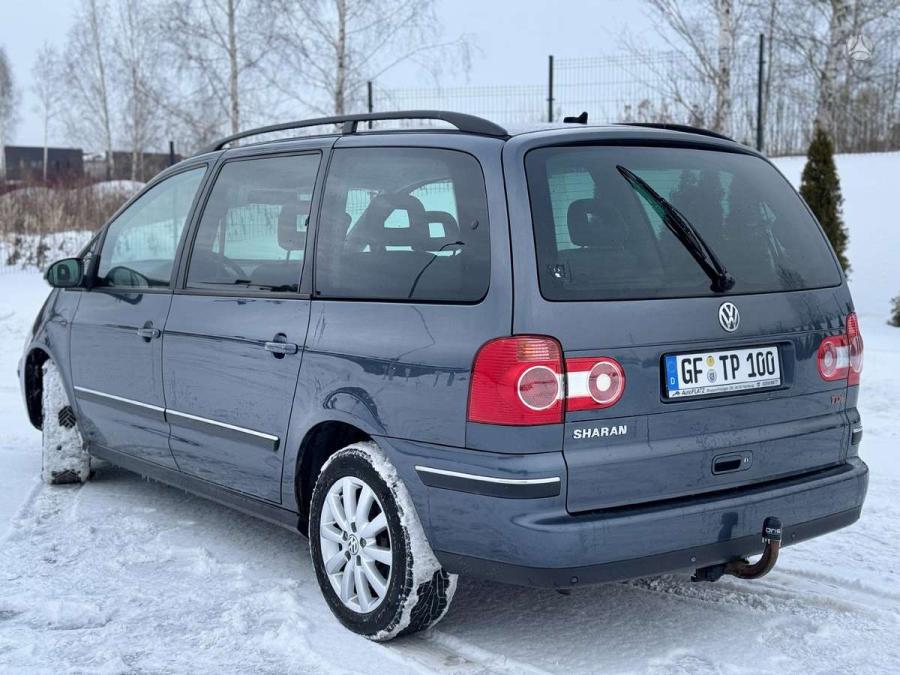 Blue Volkswagen Sharan 2004 in Kaunas, with an engine capacity of 1.90 L and mileage of 331 thousand km for 2950 €, photo 3 on AUTOMOTO.COM.LV