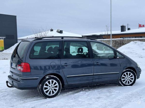 Blue Volkswagen Sharan 2004 in Kaunas, with an engine capacity of 1.90 L and mileage of 331 thousand km for 2950 €, photo 5 on AUTOMOTO.COM.LV