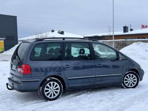 Blue Volkswagen Sharan 2004 in Kaunas, with an engine capacity of 1.90 L and mileage of 331 thousand km for 2950 €, photo 5 on AUTOMOTO.COM.LV