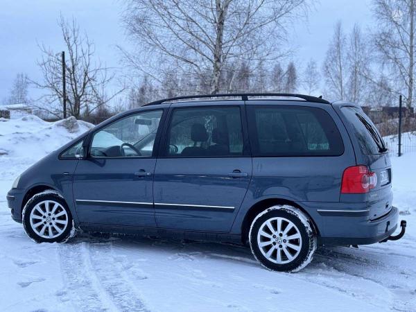Blue Volkswagen Sharan 2004 in Kaunas, with an engine capacity of 1.90 L and mileage of 331 thousand km for 2950 €, photo 6 on AUTOMOTO.COM.LV