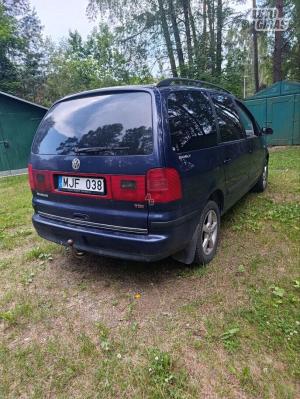 Blue Volkswagen Sharan 2004 in Vilnius, with an engine capacity of 1.90 L and mileage of 268 thousand km for 1750 €, photo 8 on AUTOMOTO.COM.LV