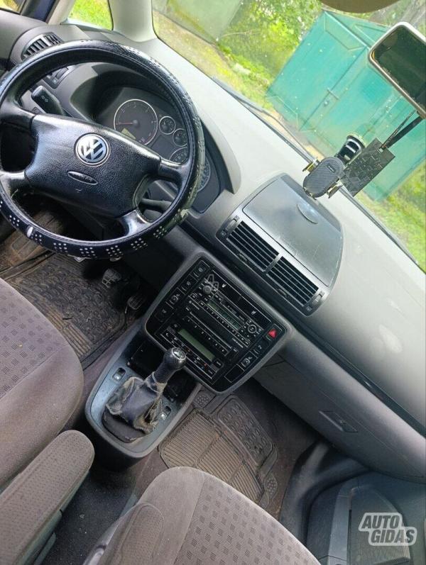 Blue Volkswagen Sharan 2004 in Vilnius, with an engine capacity of 1.90 L and mileage of 268 thousand km for 1750 €, photo 8 on AUTOMOTO.COM.LV