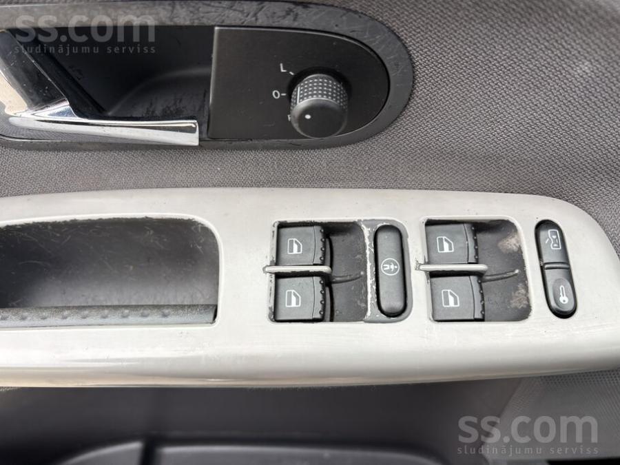 Zils Volkswagen Sharan 2004 Rīga, ar dzinēja tilpumu 1.80 L un nobraukumu 259 tūkst. km par 3650 €, foto 12 vietnē AUTOMOTO.COM.LV