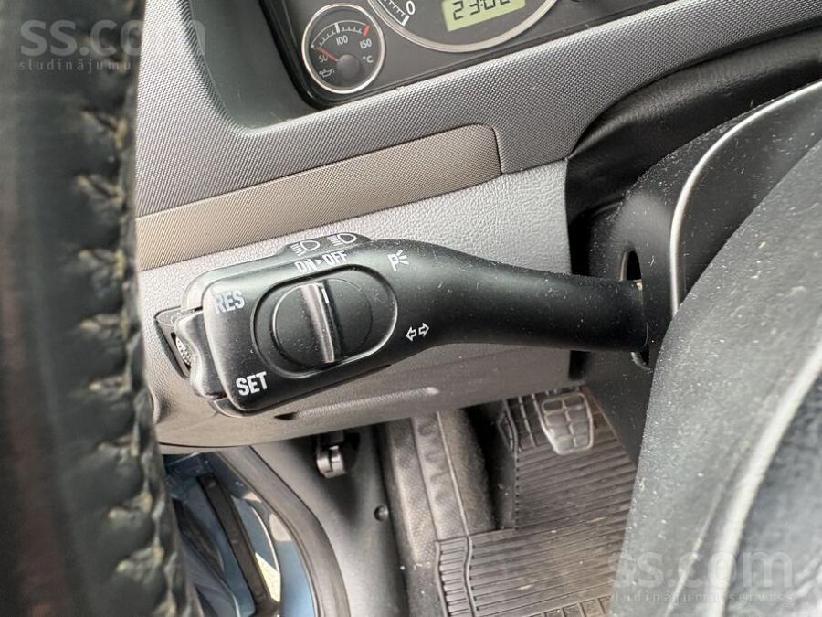 Zils Volkswagen Sharan 2004 Rīga, ar dzinēja tilpumu 1.80 L un nobraukumu 259 tūkst. km par 3650 €, foto 13 vietnē AUTOMOTO.COM.LV