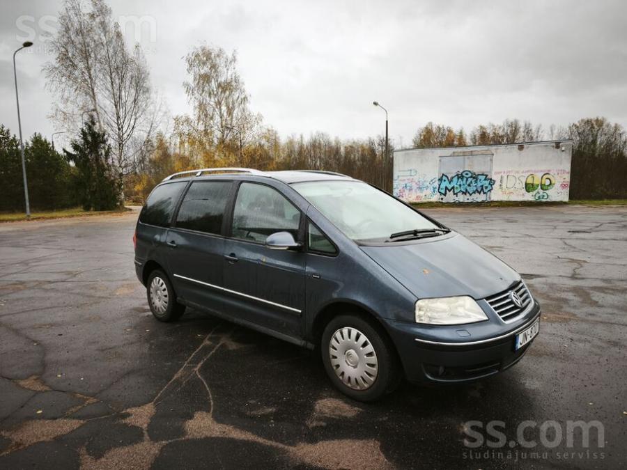 Blue Volkswagen Sharan 2005 in Daugavpils, with an engine capacity of 1.90 L and mileage of 250 thousand km for 2600 €, photo 1 on AUTOMOTO.COM.LV