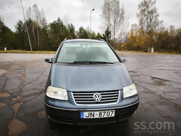 Zils Volkswagen Sharan 2005 Daugavpils, ar dzinēja tilpumu 1.90 L un nobraukumu 250 tūkst. km par 2600 €, foto 2 vietnē AUTOMOTO.COM.LV