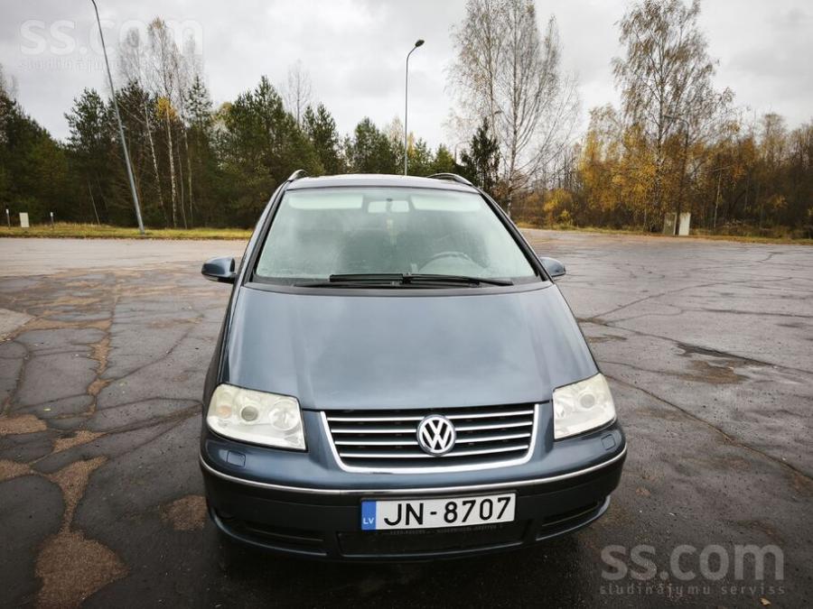 Blue Volkswagen Sharan 2005 in Daugavpils, with an engine capacity of 1.90 L and mileage of 250 thousand km for 2600 €, photo 2 on AUTOMOTO.COM.LV