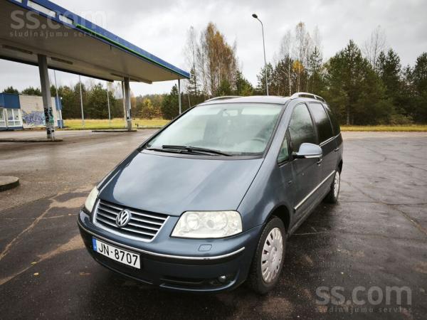 Zils Volkswagen Sharan 2005 Daugavpils, ar dzinēja tilpumu 1.90 L un nobraukumu 250 tūkst. km par 2600 €, foto 3 vietnē AUTOMOTO.COM.LV