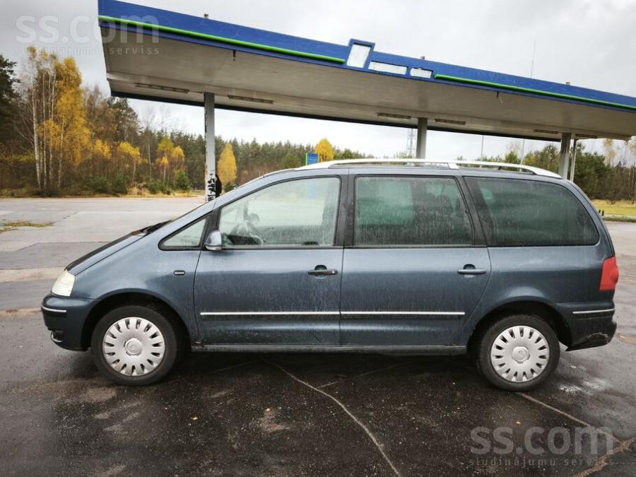 Blue Volkswagen Sharan 2005 in Daugavpils, with an engine capacity of 1.90 L and mileage of 250 thousand km for 2600 €, photo 5 on AUTOMOTO.COM.LV