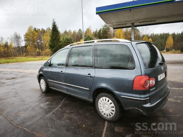 Zils Volkswagen Sharan 2005 Daugavpils, ar dzinēja tilpumu 1.90 L un nobraukumu 250 tūkst. km par 2600 €, foto 6 vietnē AUTOMOTO.COM.LV