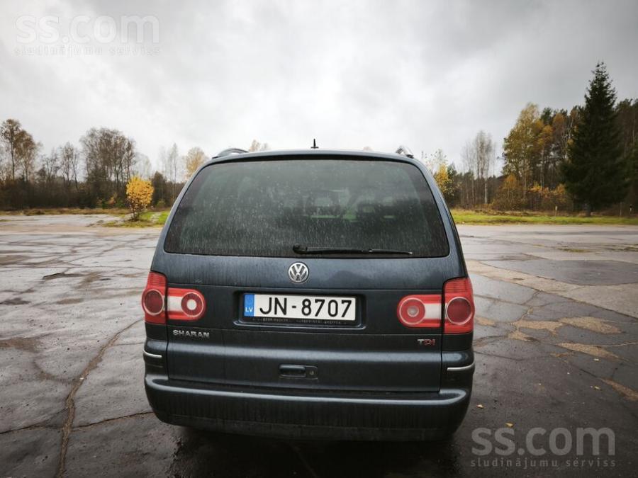 Blue Volkswagen Sharan 2005 in Daugavpils, with an engine capacity of 1.90 L and mileage of 250 thousand km for 2600 €, photo 7 on AUTOMOTO.COM.LV
