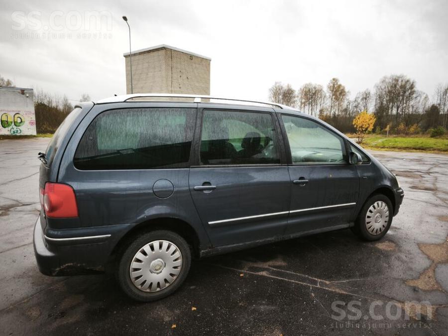 Blue Volkswagen Sharan 2005 in Daugavpils, with an engine capacity of 1.90 L and mileage of 250 thousand km for 2600 €, photo 9 on AUTOMOTO.COM.LV