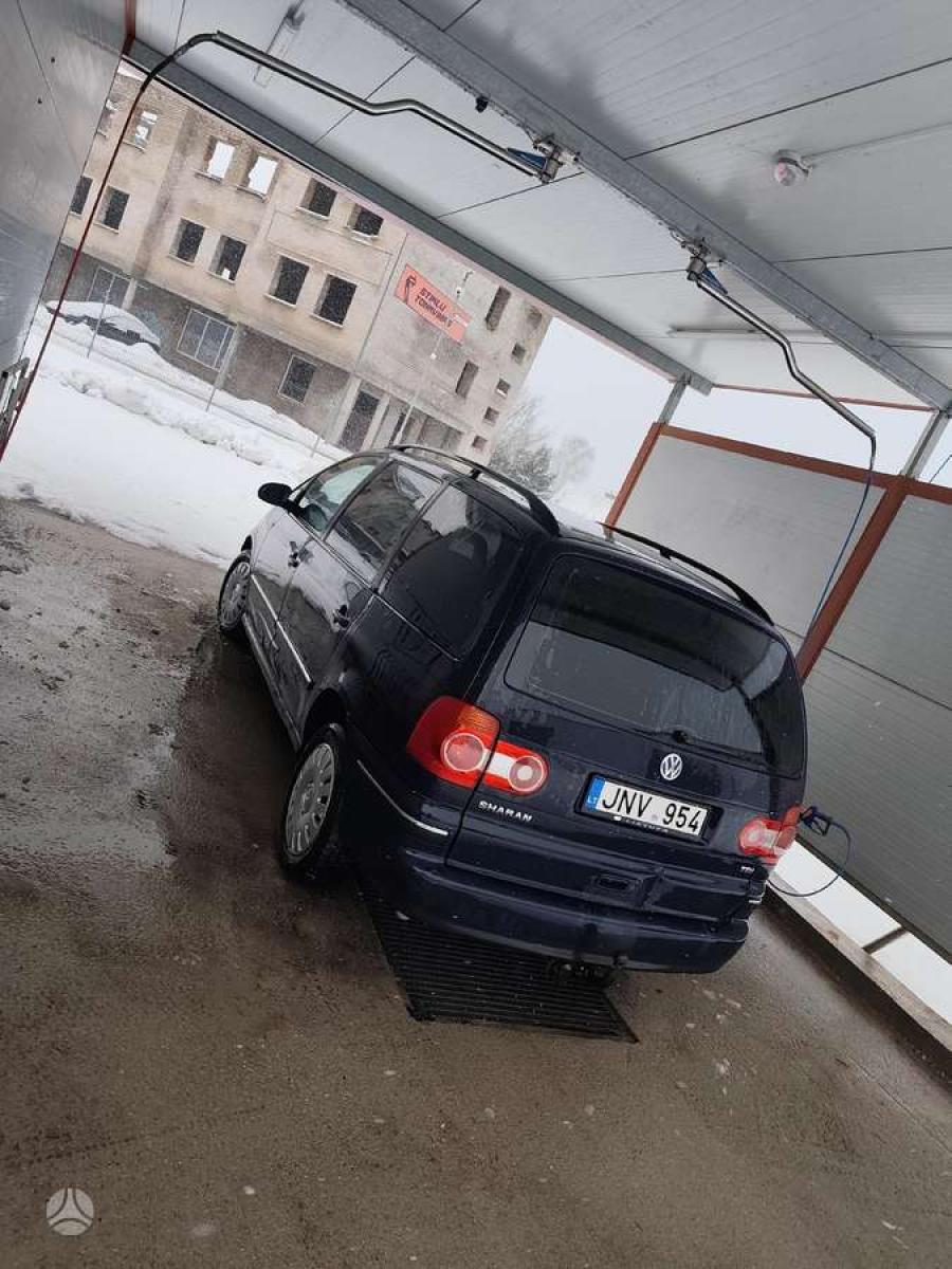 Zils Volkswagen Sharan 2005 Klaipėda, ar dzinēja tilpumu 1.90 L un nobraukumu 450 tūkst. km par 1150 €, foto 4 vietnē AUTOMOTO.COM.LV